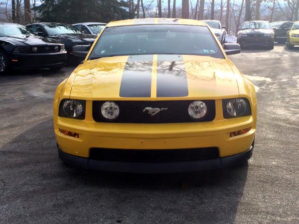 2006 Yellow Mustang GT